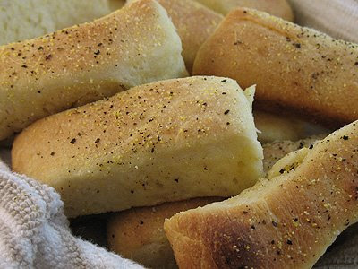 Pull Apart Cornmeal Dinner Rolls - Amanda's Cookin'