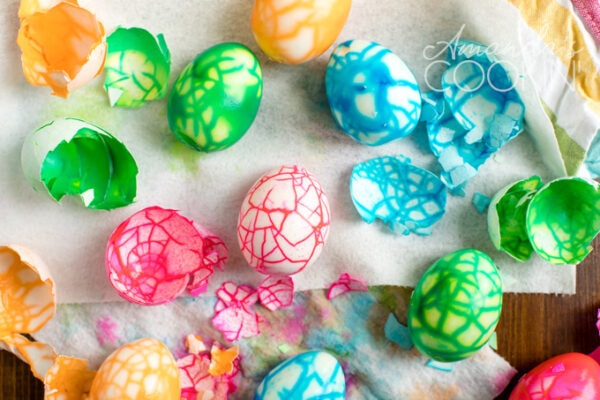 Cracked Colored Eggs Tutorial - Amanda's Cookin'