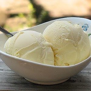 White Chocolate Ice Cream - Amanda's Cookin' - Summer