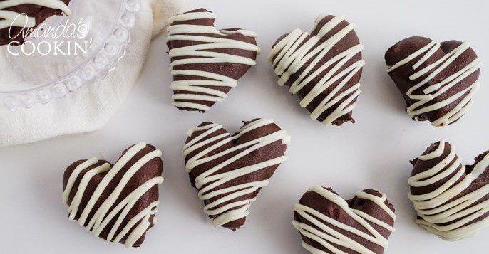 Heart Oreo Truffles: Valentine's Day has never been sweeter!