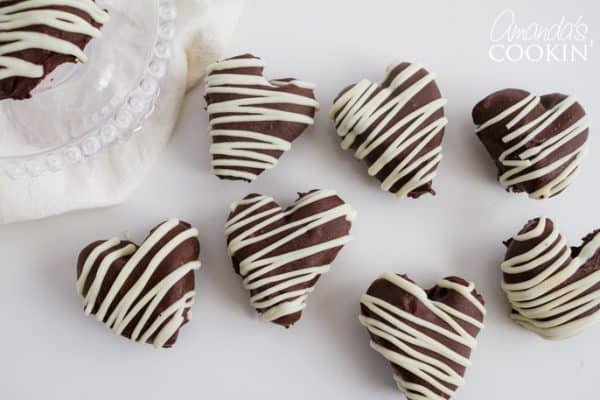 Heart Oreo Truffles: Valentine's Day has never been sweeter!