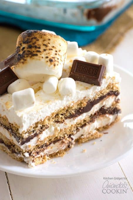 S'mores Icebox Cake: bring the s'mores indoors with this icebox cake!