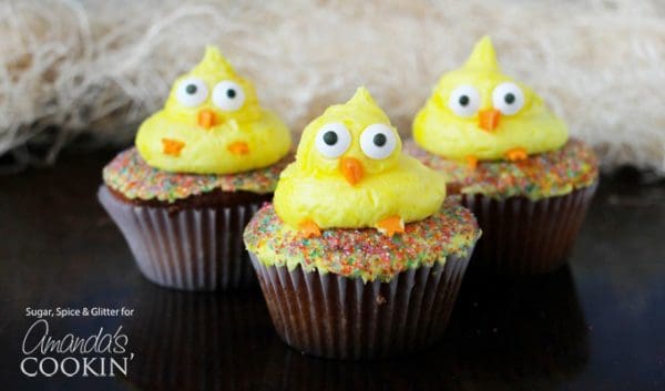 Easter Chick Cupcakes: a fun and easy Easter cupcake design!