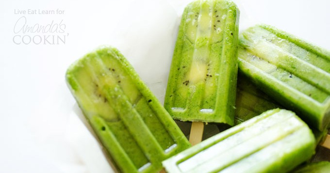 Green Smoothie Popsicles: a great on-the-go breakfast or healthy dessert!