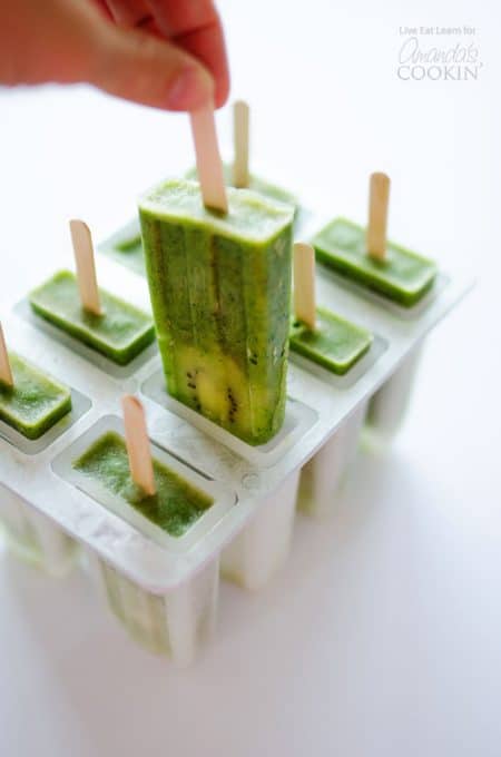 Green Smoothie Popsicles: a great on-the-go breakfast or healthy dessert!