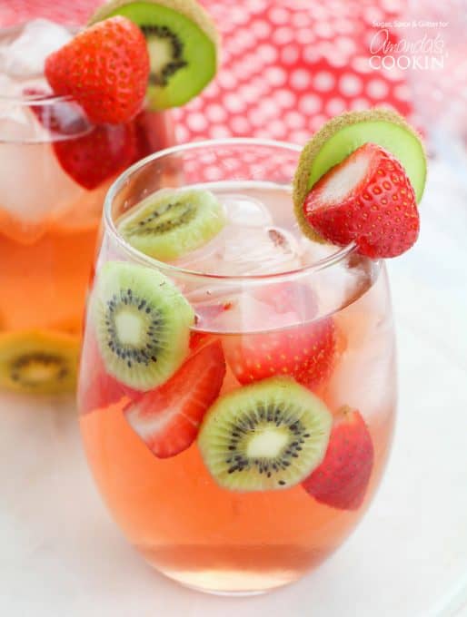 Raspberry Gin Rickey: delicious and refreshing raspberry summer cocktail