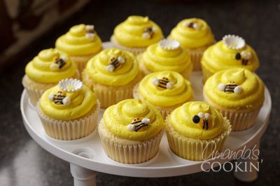 Bee Cupcake Toppers: make your own from candy melts