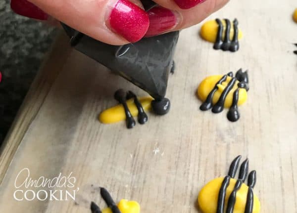 Bee Cupcake Toppers: make your own from candy melts