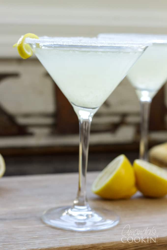 Lemon Drop Cocktail: the perfect sweet cocktail to share with friends