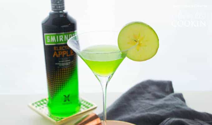 Appletini: this apple cocktail is perfect for when you have guests over!