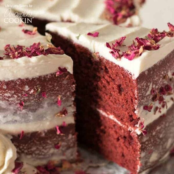 Red Velvet Cake: a beautiful red velvet cake to wow your guests!