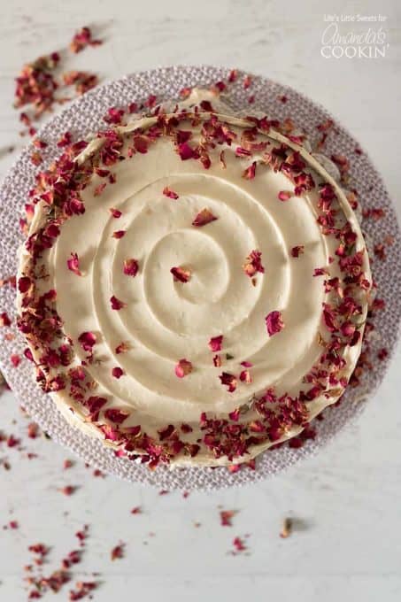 Red Velvet Cake: a beautiful red velvet cake to wow your guests!
