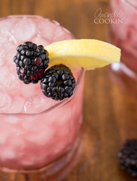 Bramble Cocktail - How to Make a Bramble - Amanda's Cookin'
