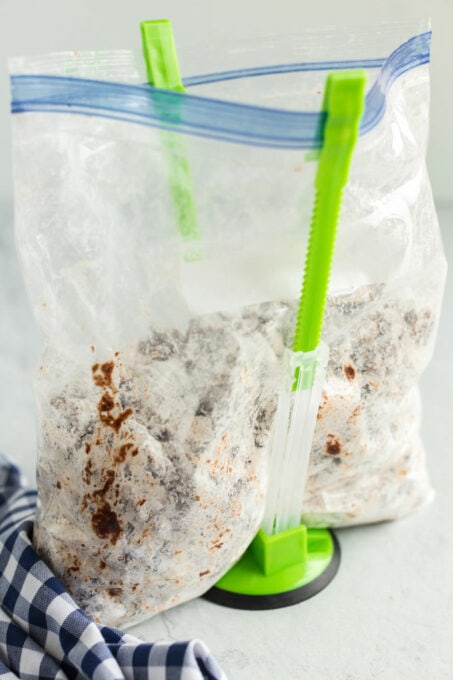 Muddy Buddies Recipe - Amanda's Cookin'