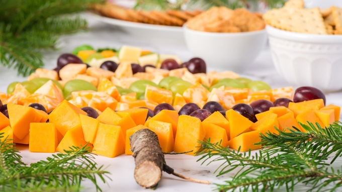 Christmas Tree Cheese Platter Recipe - Amanda's Cookin'