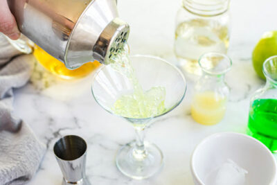 Appletini Cocktail Recipe - Amanda's Cookin' - Cocktails
