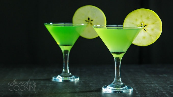 Appletini Cocktail Recipe - Amanda's Cookin' - Cocktails