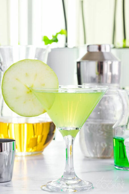 Appletini Cocktail Recipe - Amanda's Cookin' - Cocktails