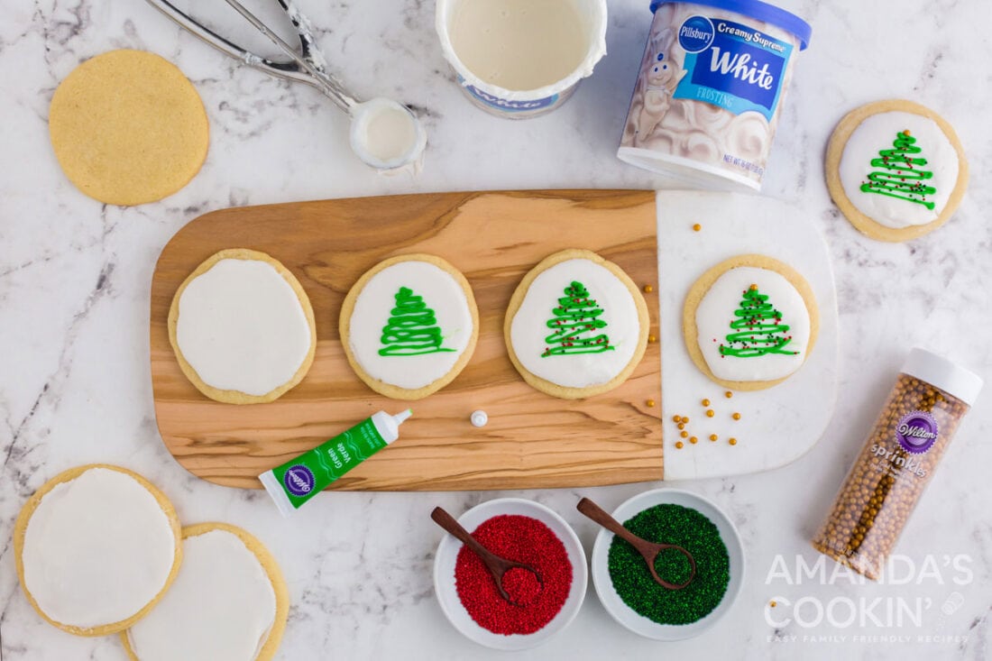 Easy Decorated Sugar Cookies - Amanda's Cookin' - Tips & Tricks