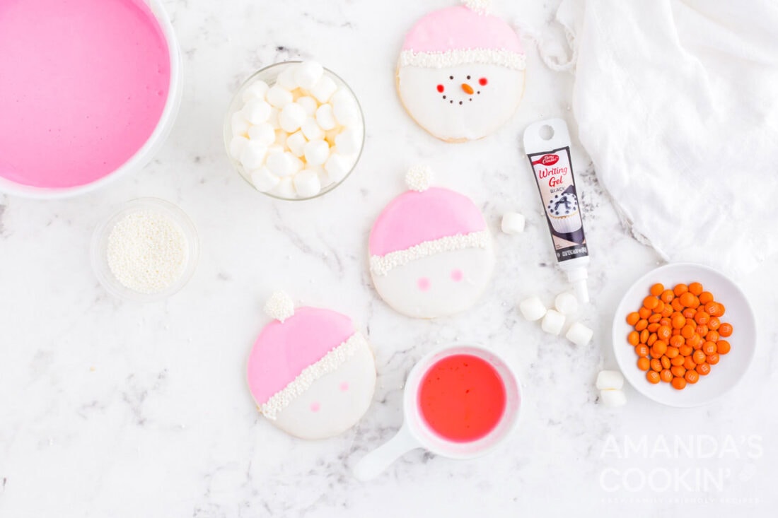 Easy Decorated Sugar Cookies - Amanda's Cookin' - Tips & Tricks