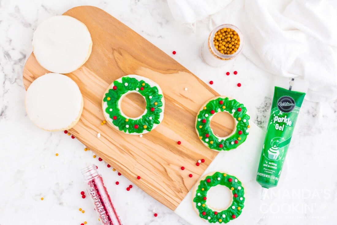 Easy Decorated Sugar Cookies - Amanda's Cookin' - Tips & Tricks