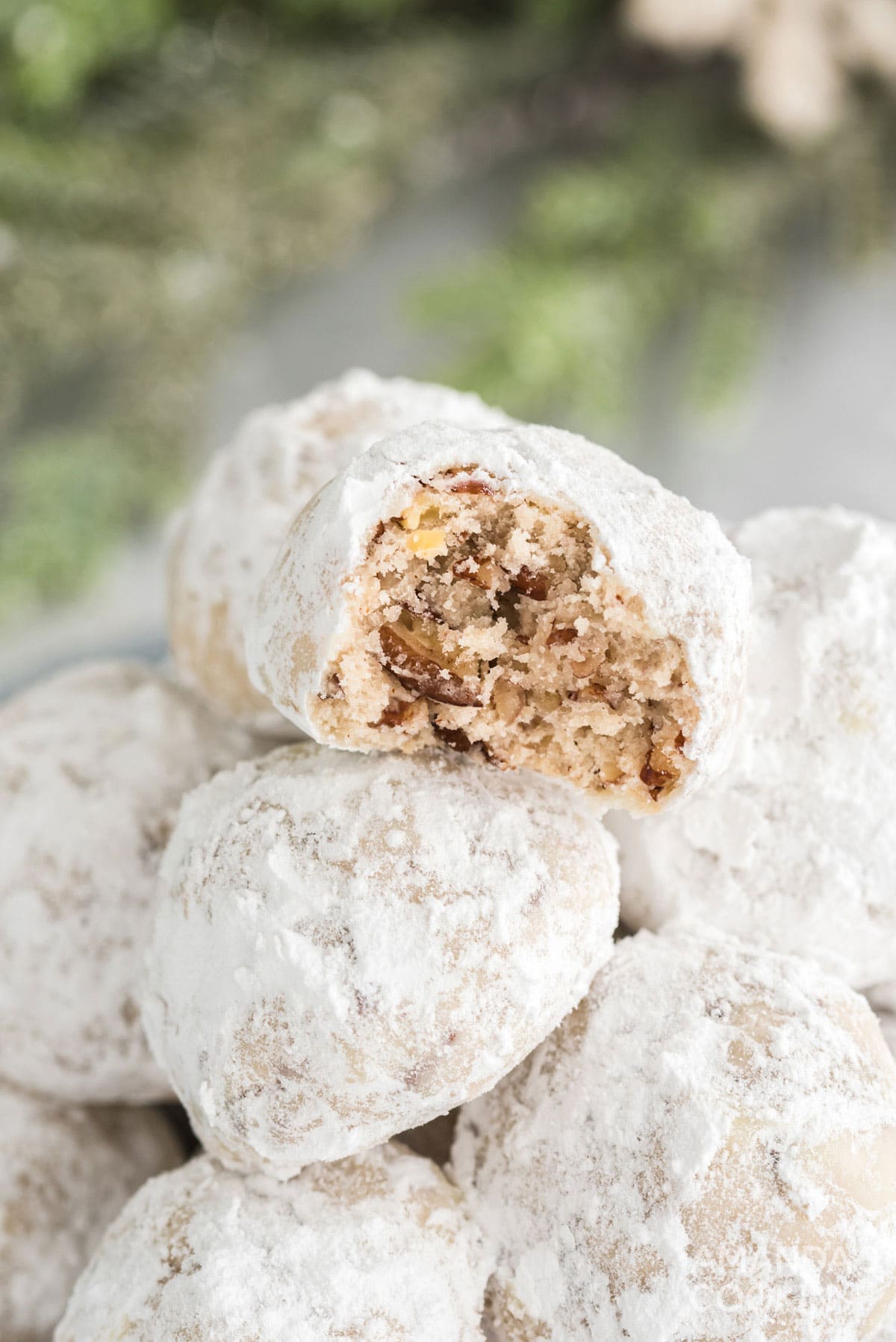 Snowball Cookies - Amanda's Cookin' - Christmas Cookies