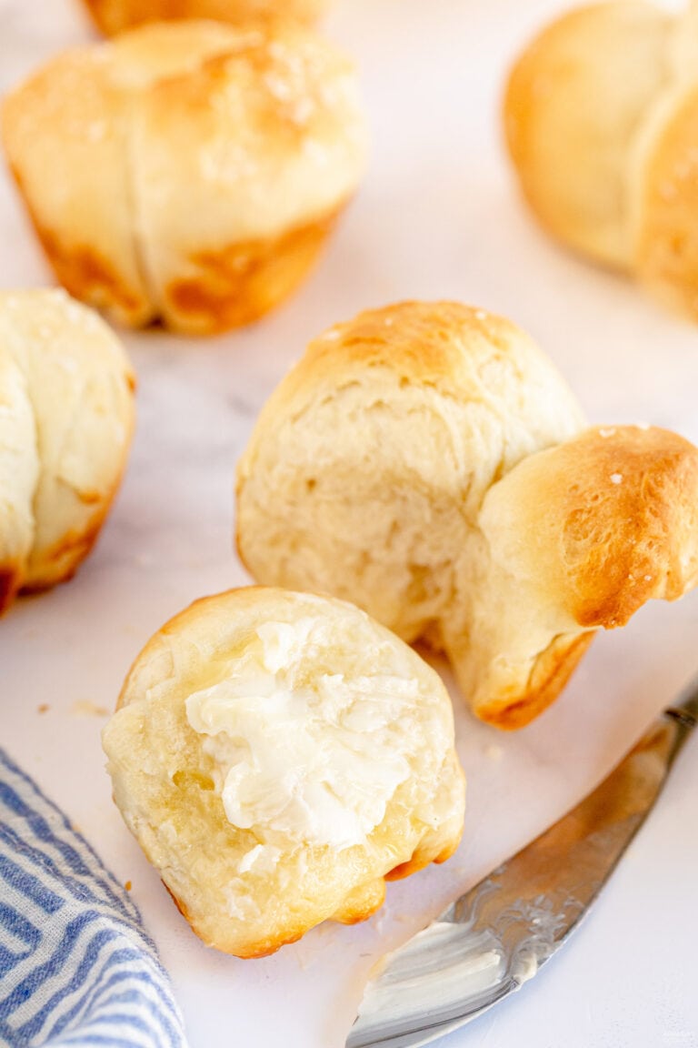 Homemade Pull Apart Dinner Rolls - Amanda's Cookin' - Biscuits & Rolls