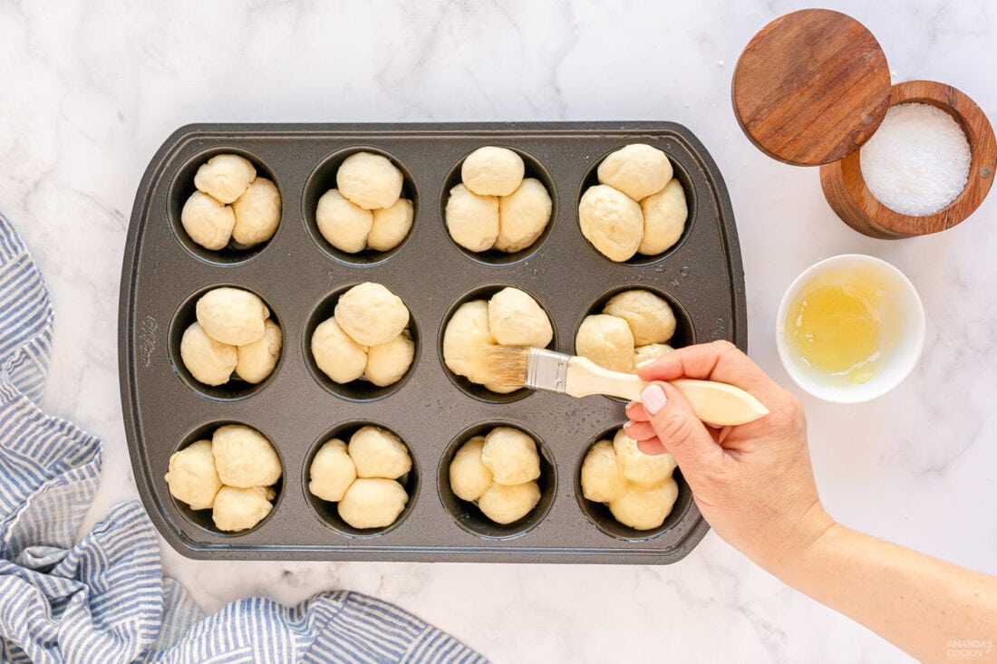 Homemade Pull Apart Dinner Rolls - Amanda's Cookin' - Biscuits & Rolls