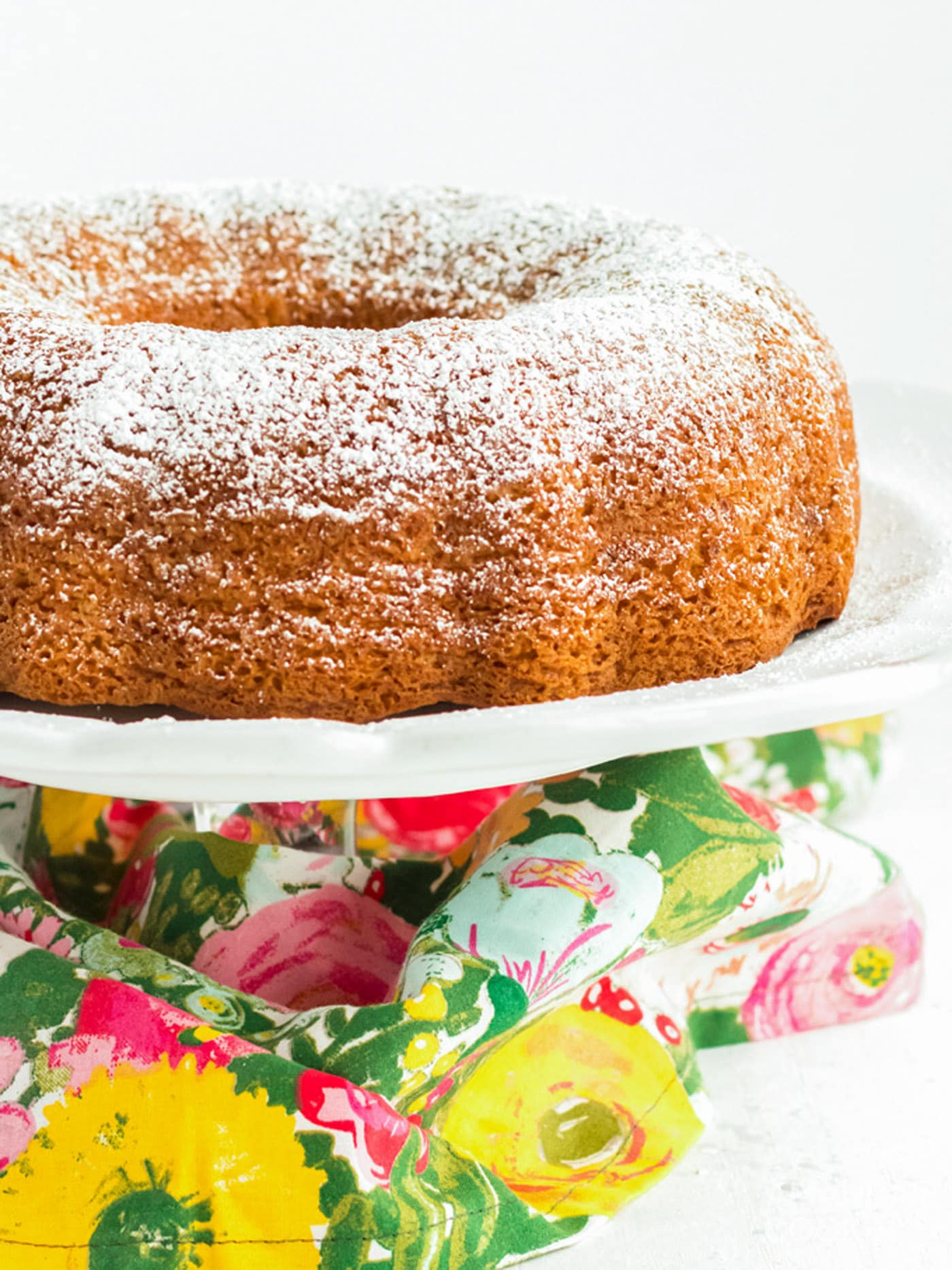 How to Make Pistachio Cake - Amanda's Cookin'