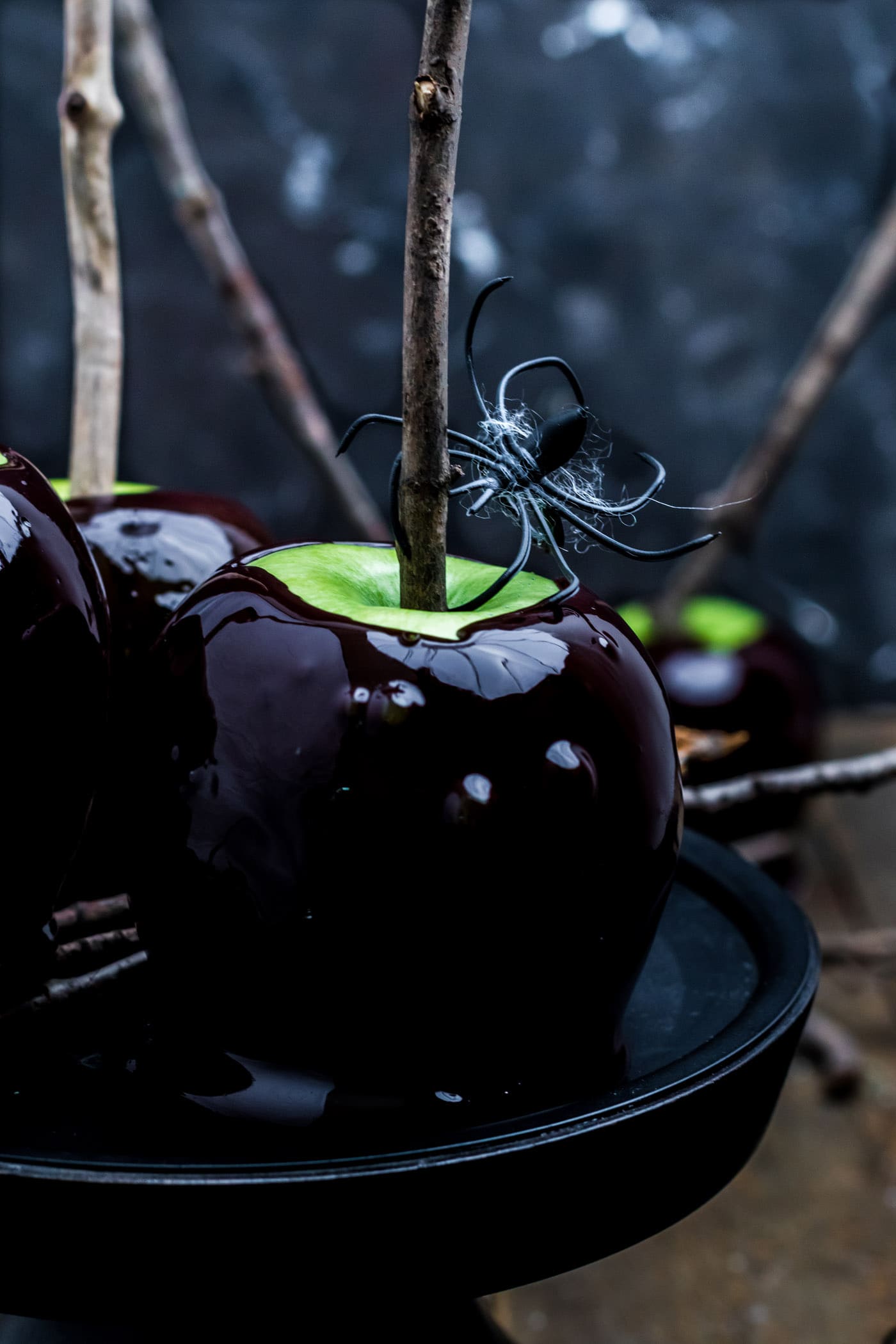 Halloween Candy Apples - Amanda's Cookin' - Halloween