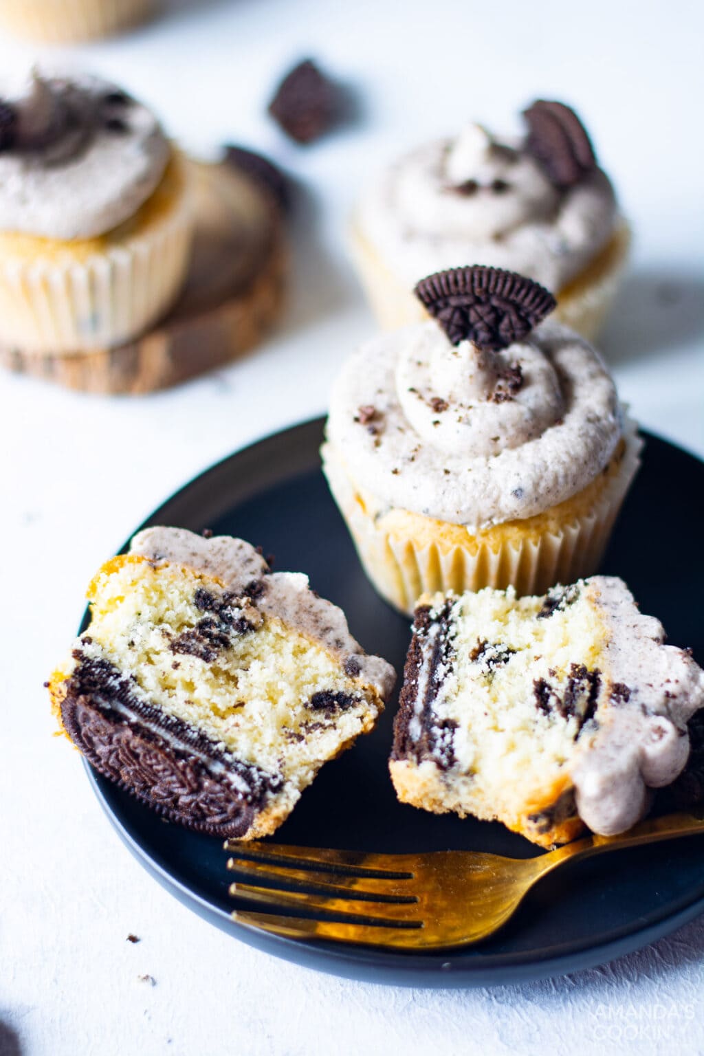 Oreo Cupcakes - Amanda's Cookin' - Cake & Cupcakes