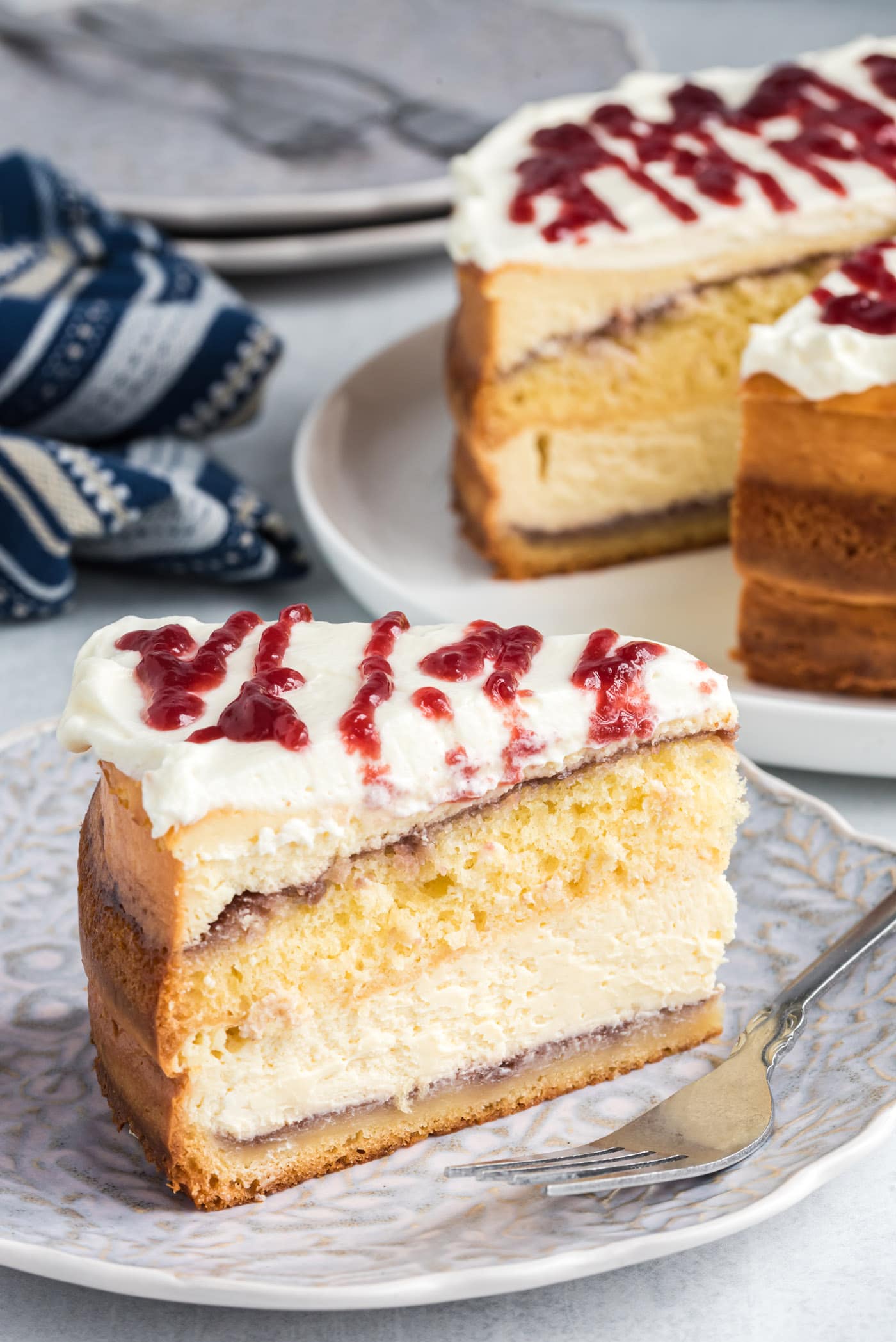 English Trifle Cheesecake - Amanda's Cookin' - Cheesecakes