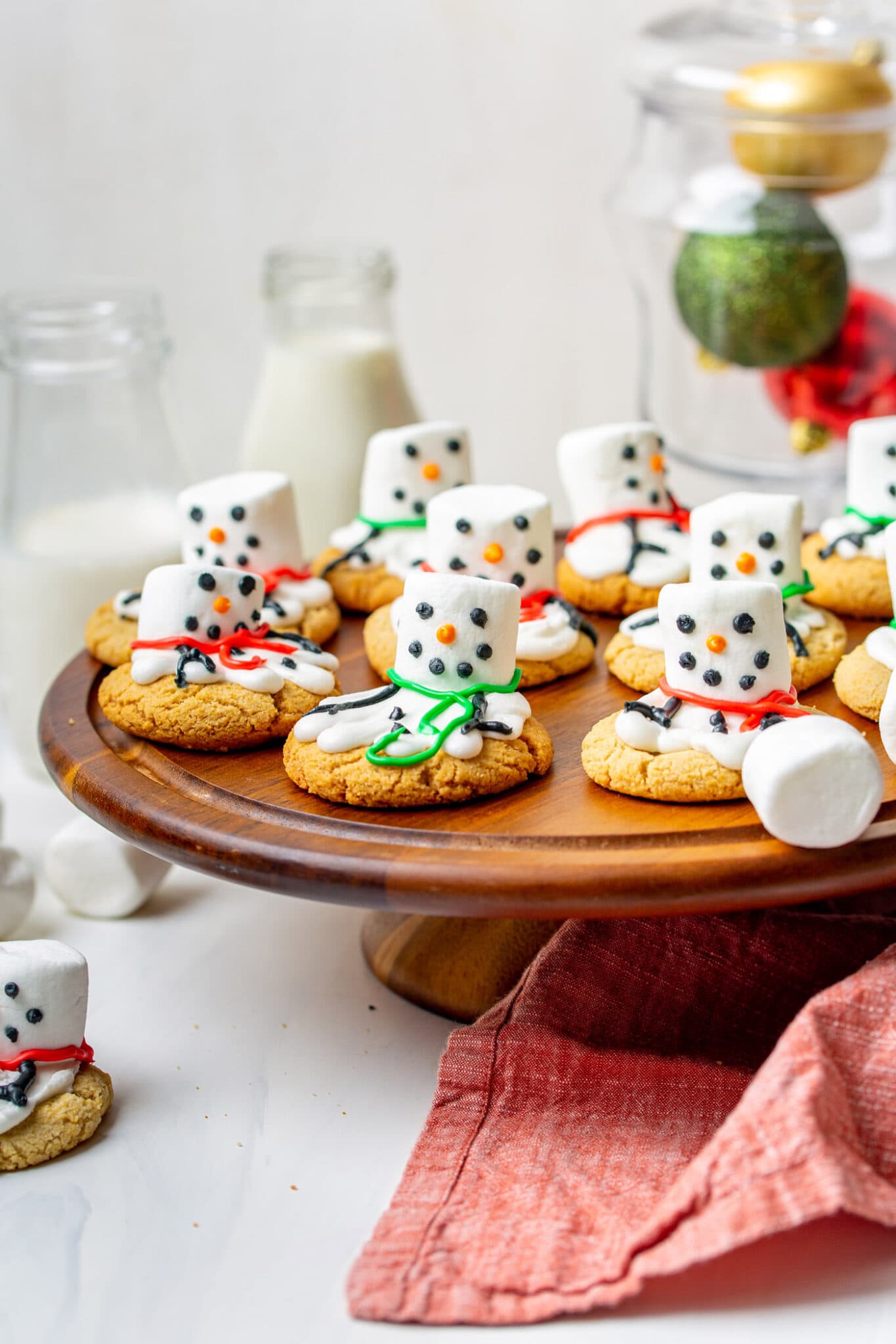 Melted Snowman Cookies - Amanda's Cookin' - Cookies, Brownies, & Bars