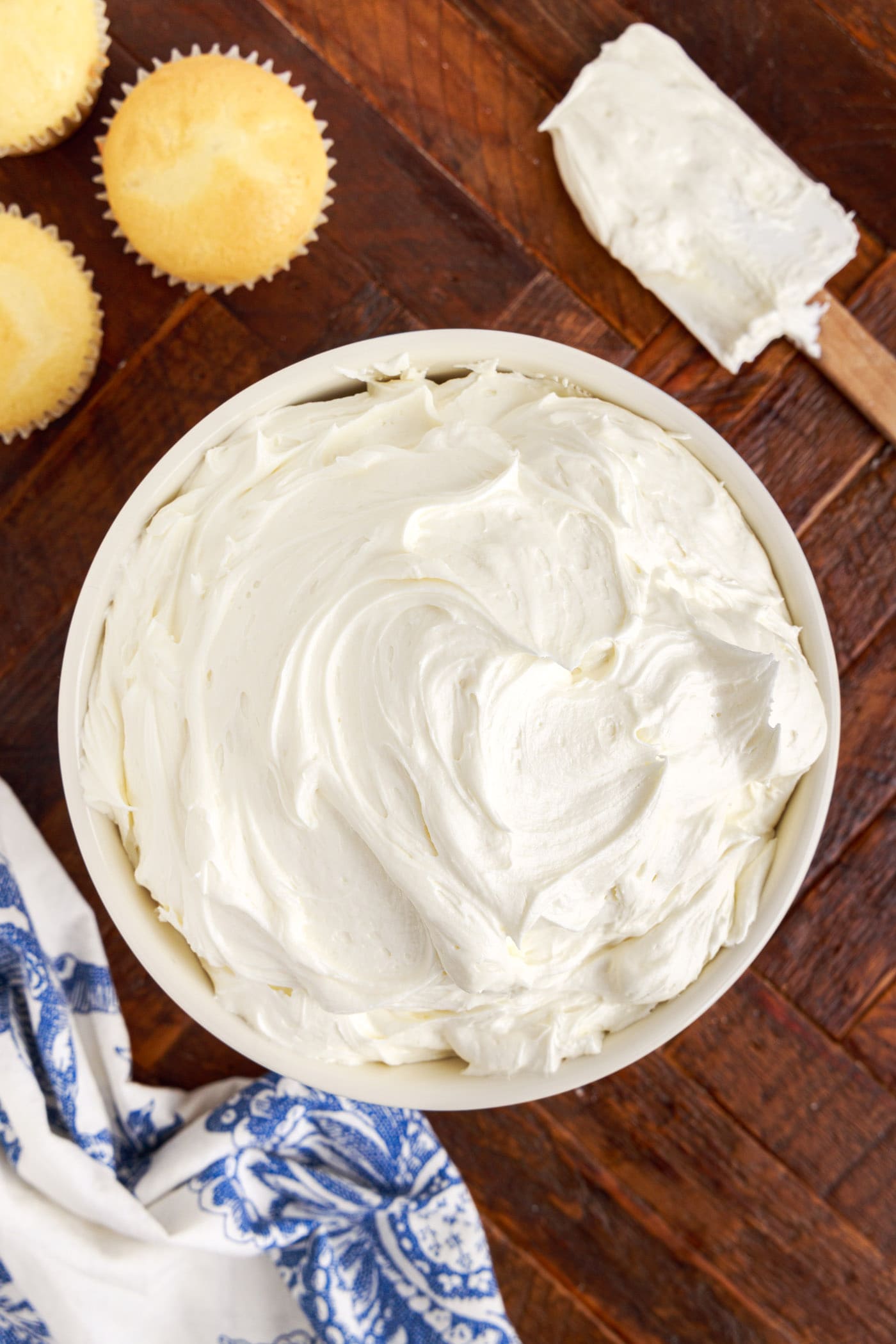 Buttercream Frosting - Amanda's Cookin' - Cake & Cupcakes