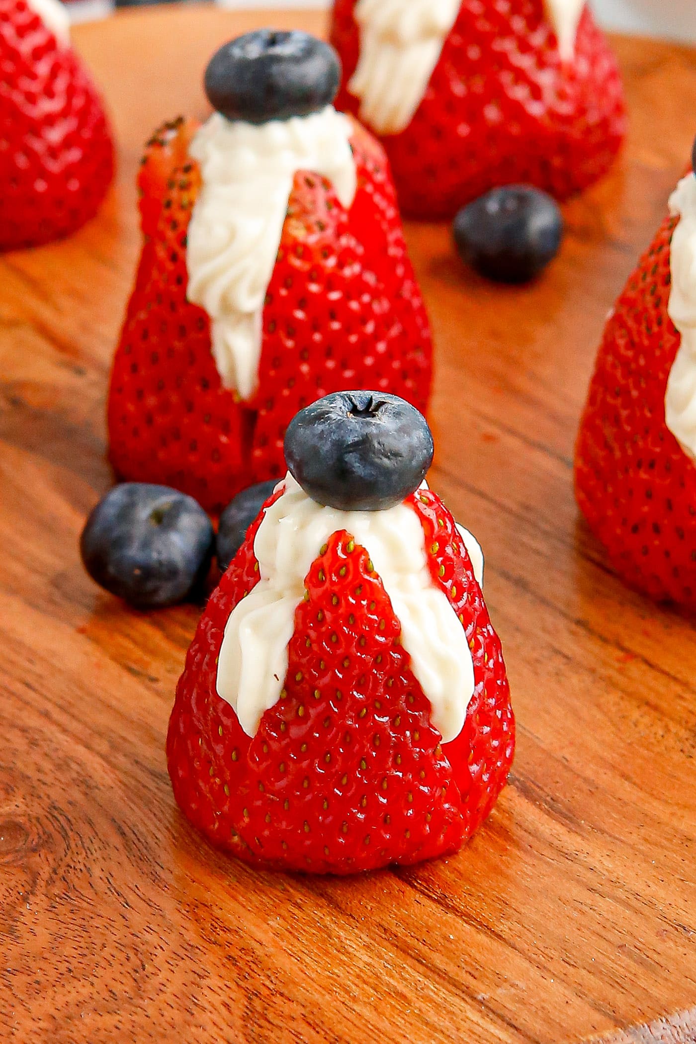 Cheesecake Stuffed Strawberries - Amanda's Cookin' - Cheesecakes