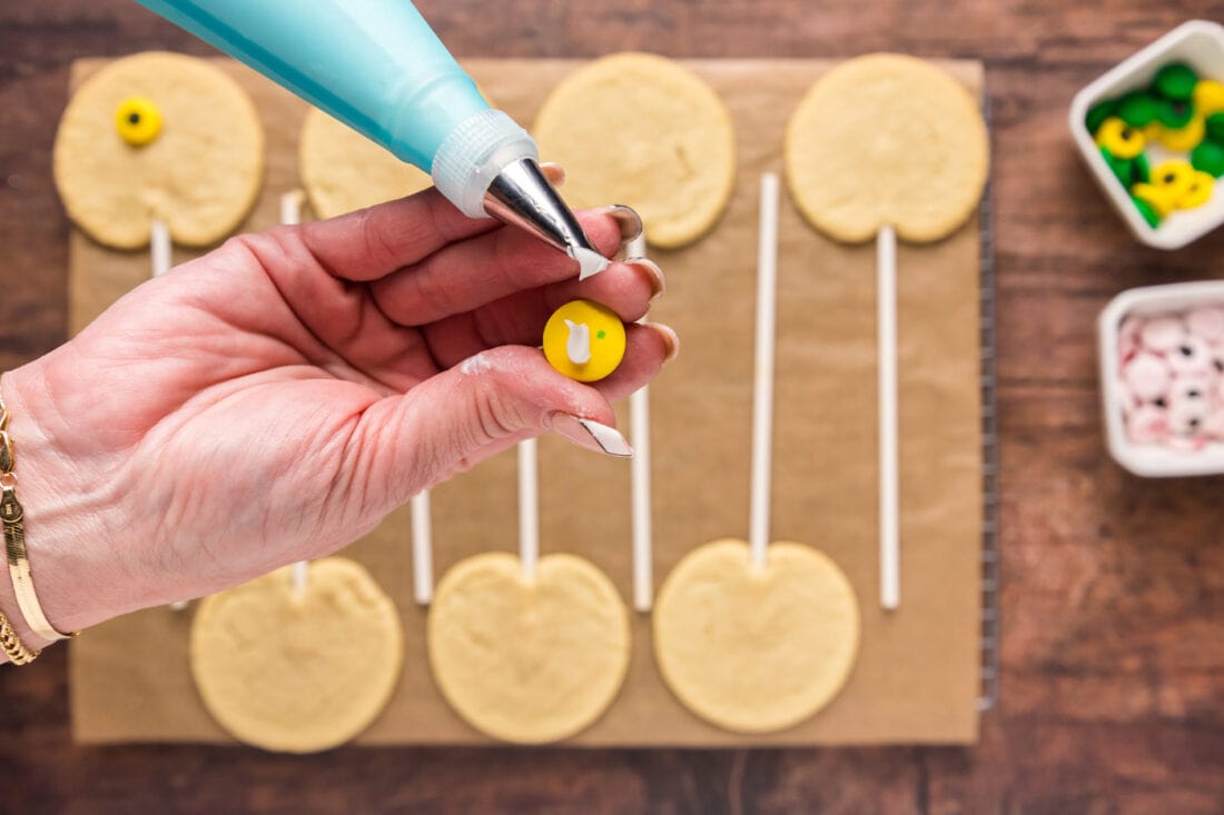 Mummy Cookies - Amanda's Cookin' - Halloween