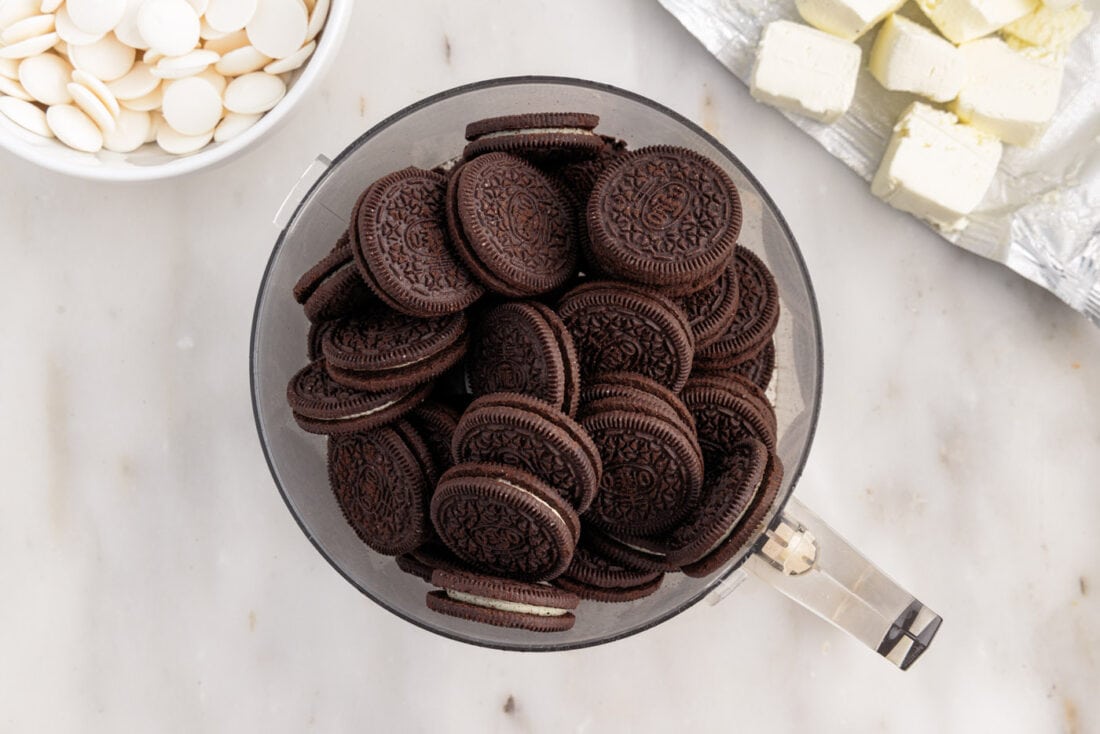 Oreo Truffles - Amanda's Cookin' - No Bake Desserts