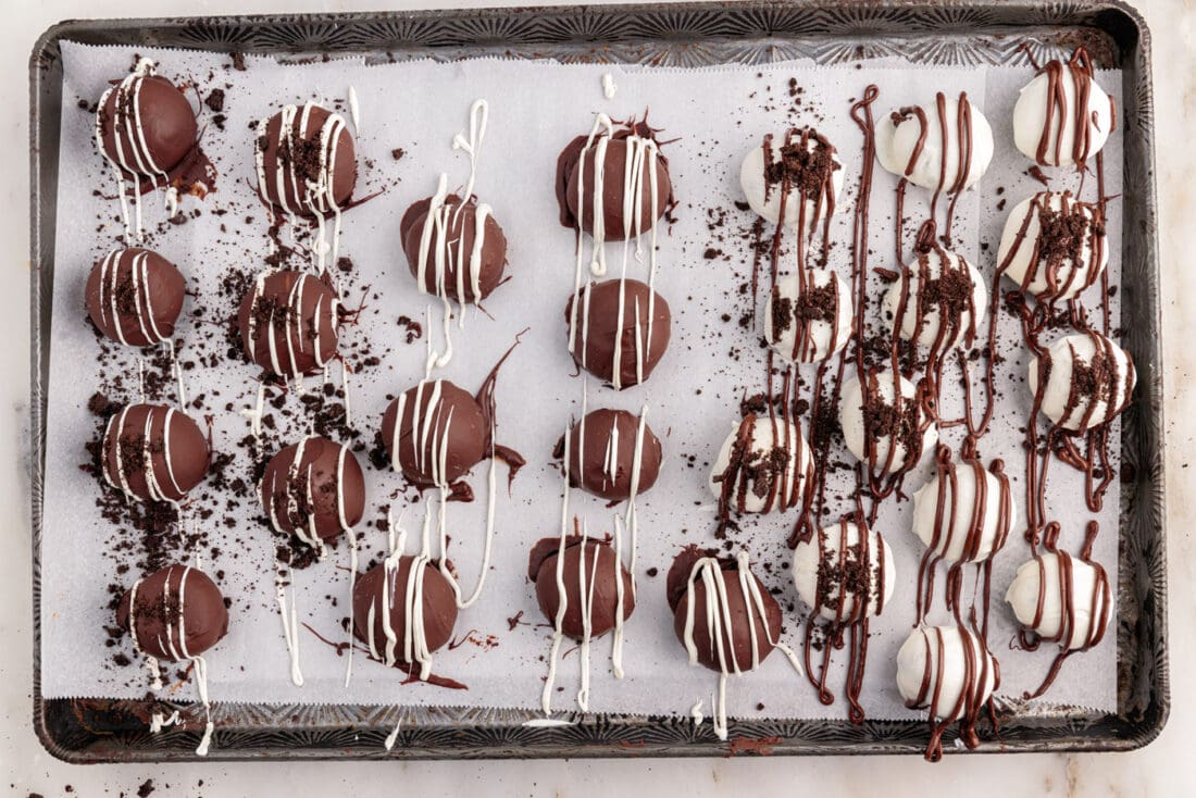 Oreo Truffles - Amanda's Cookin' - No Bake Desserts