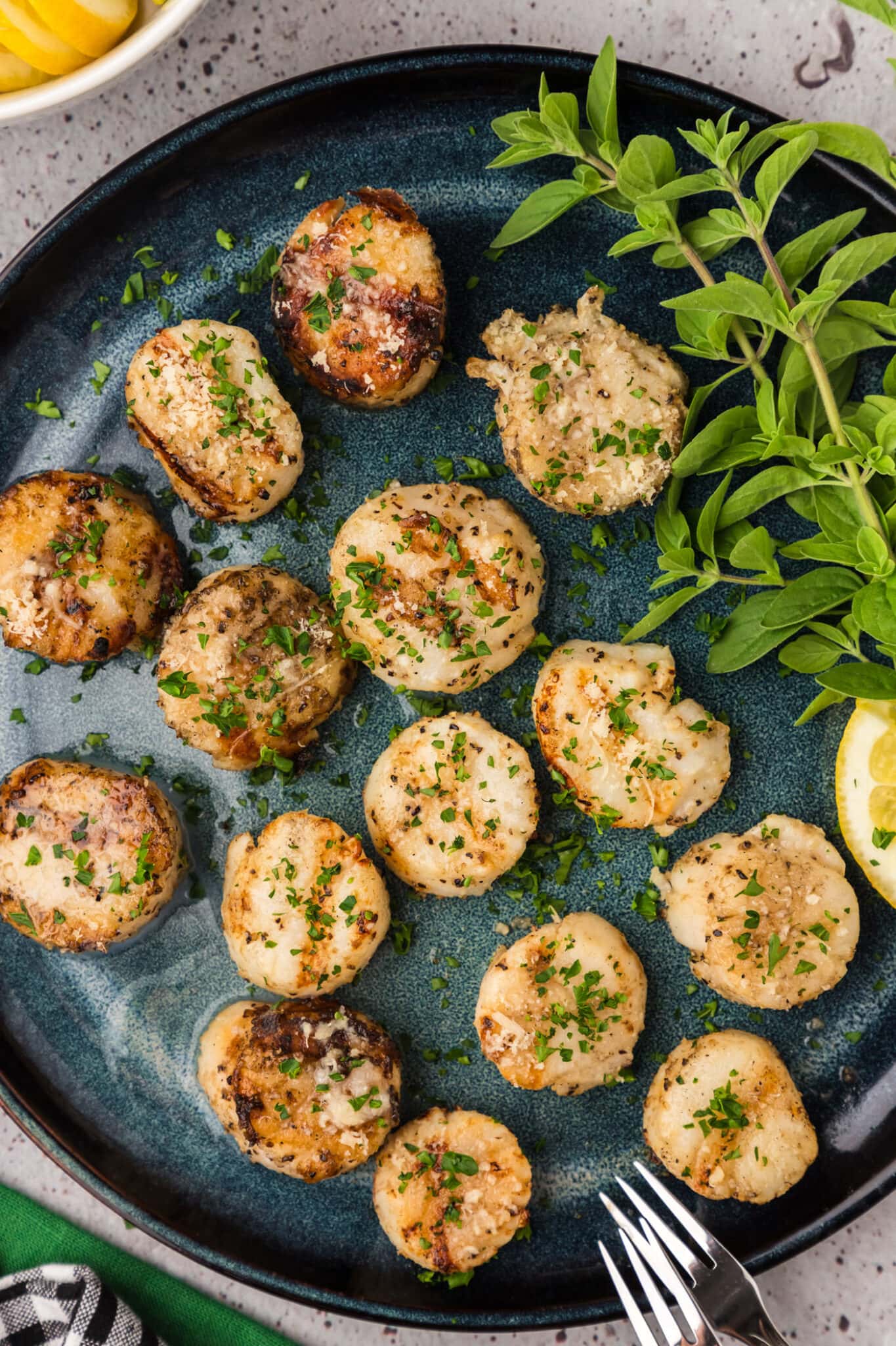 Grilled Scallops - Amanda's Cookin' - On the Grill