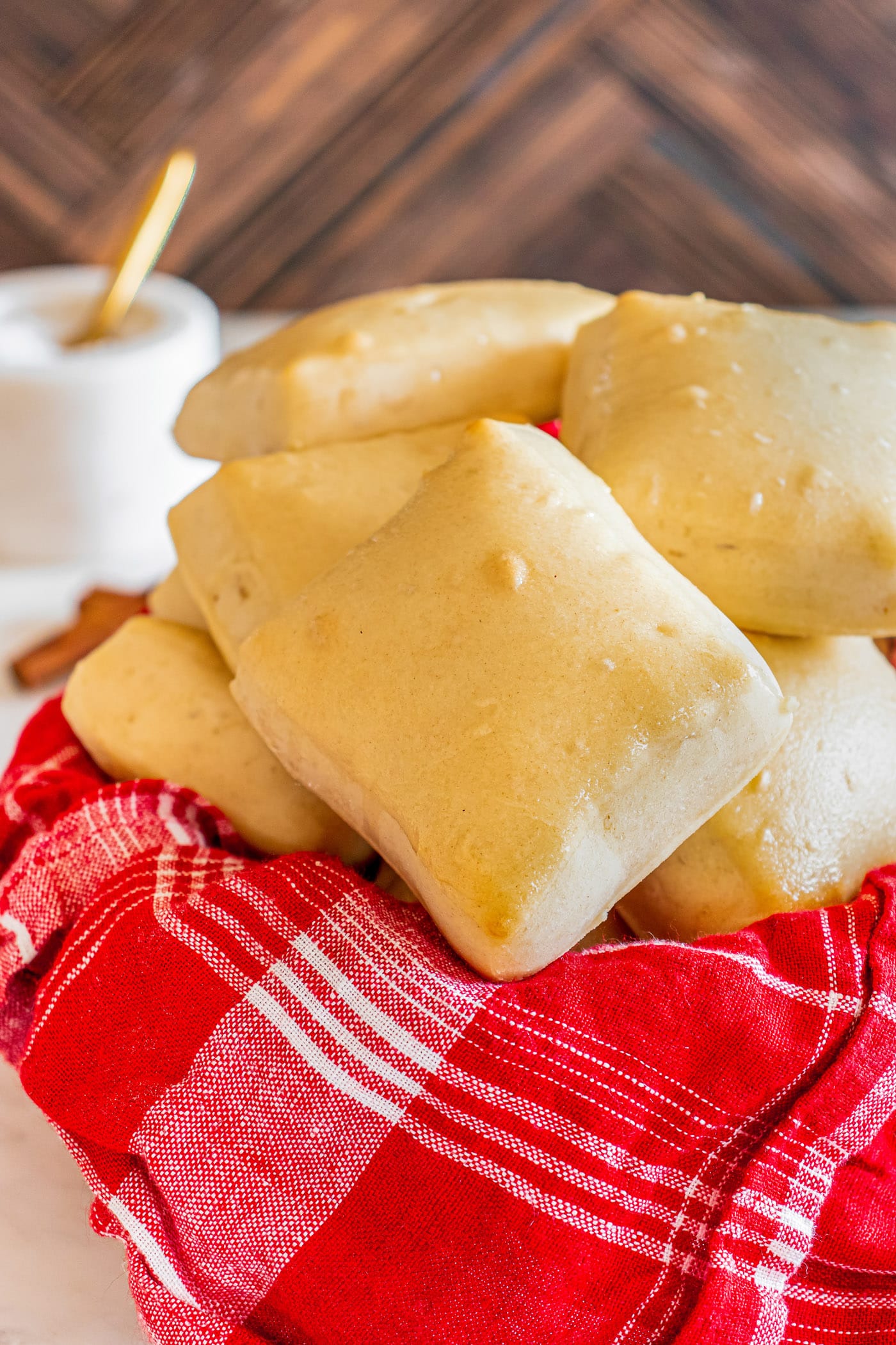 Texas Roadhouse Rolls - Amanda's Cookin' - Biscuits & Rolls