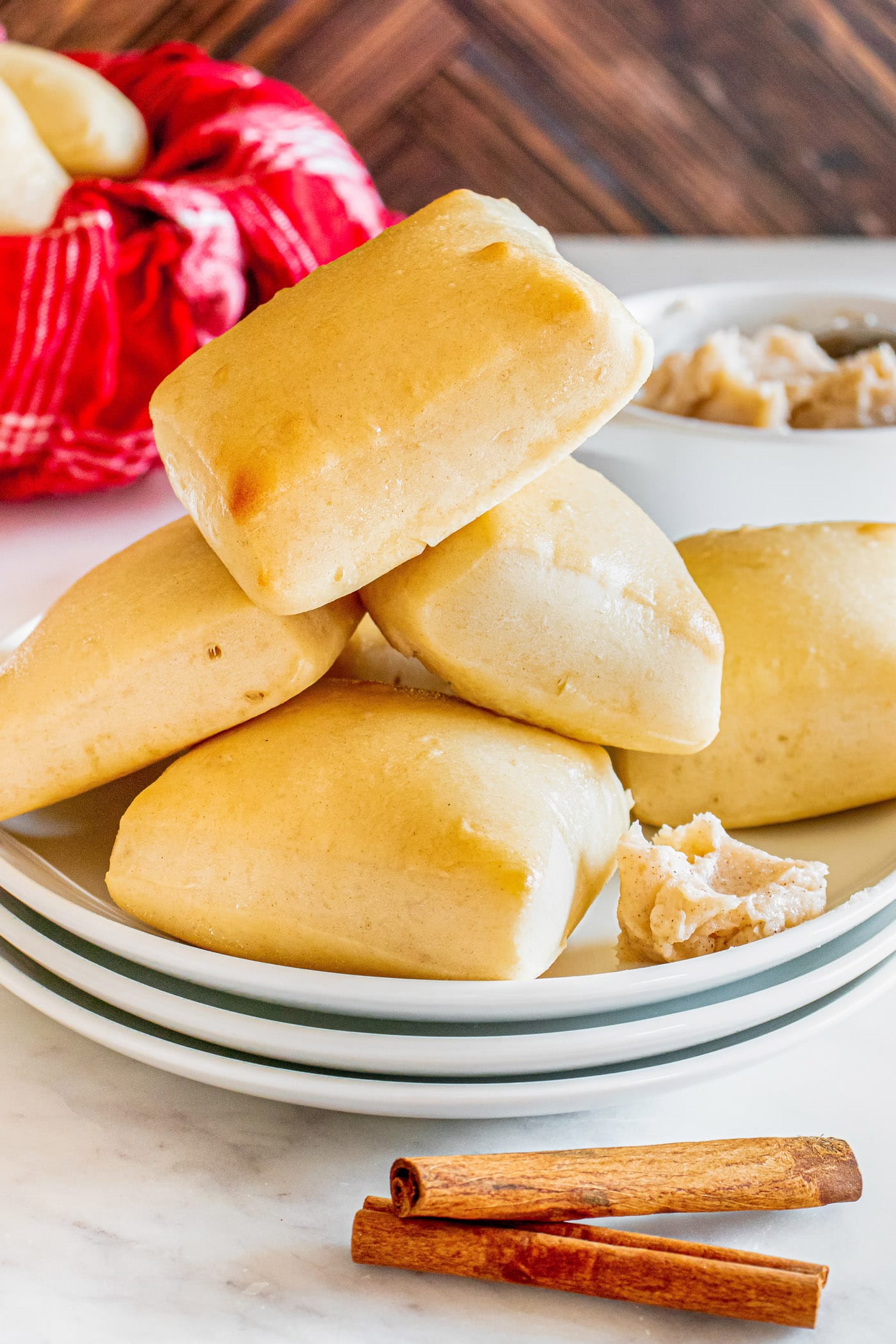 Texas Roadhouse Rolls - Amanda's Cookin' - Biscuits & Rolls