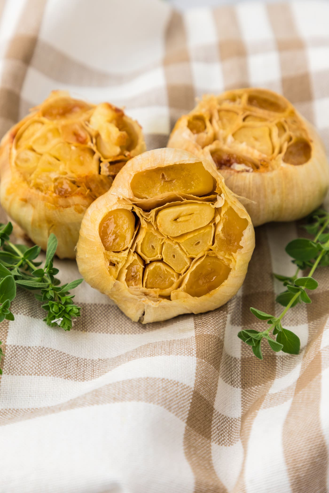 How to Roast Garlic - Amanda's Cookin' - Tips & Tricks