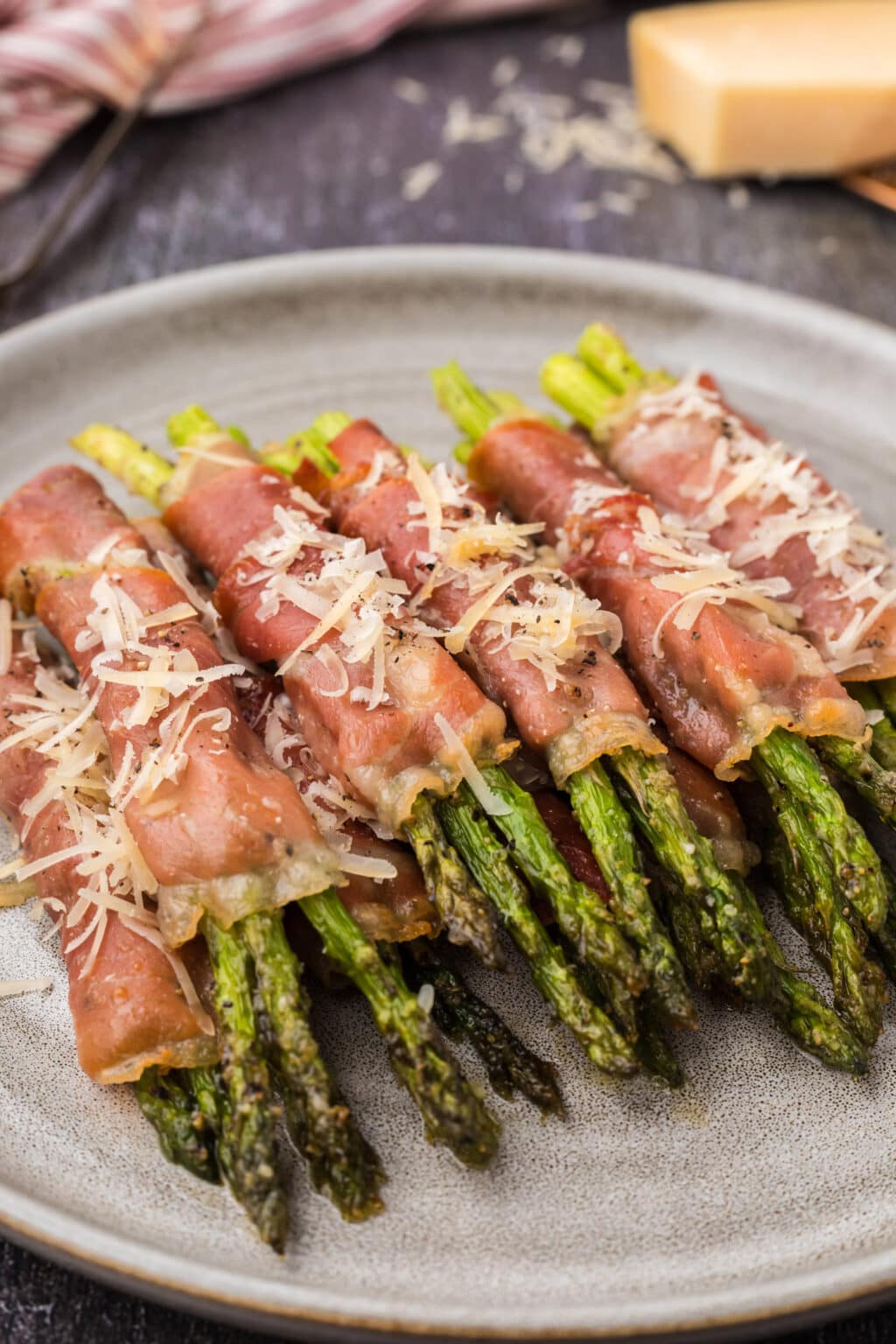 Prosciutto Wrapped Asparagus - Amanda's Cookin' - Apps & Finger Foods