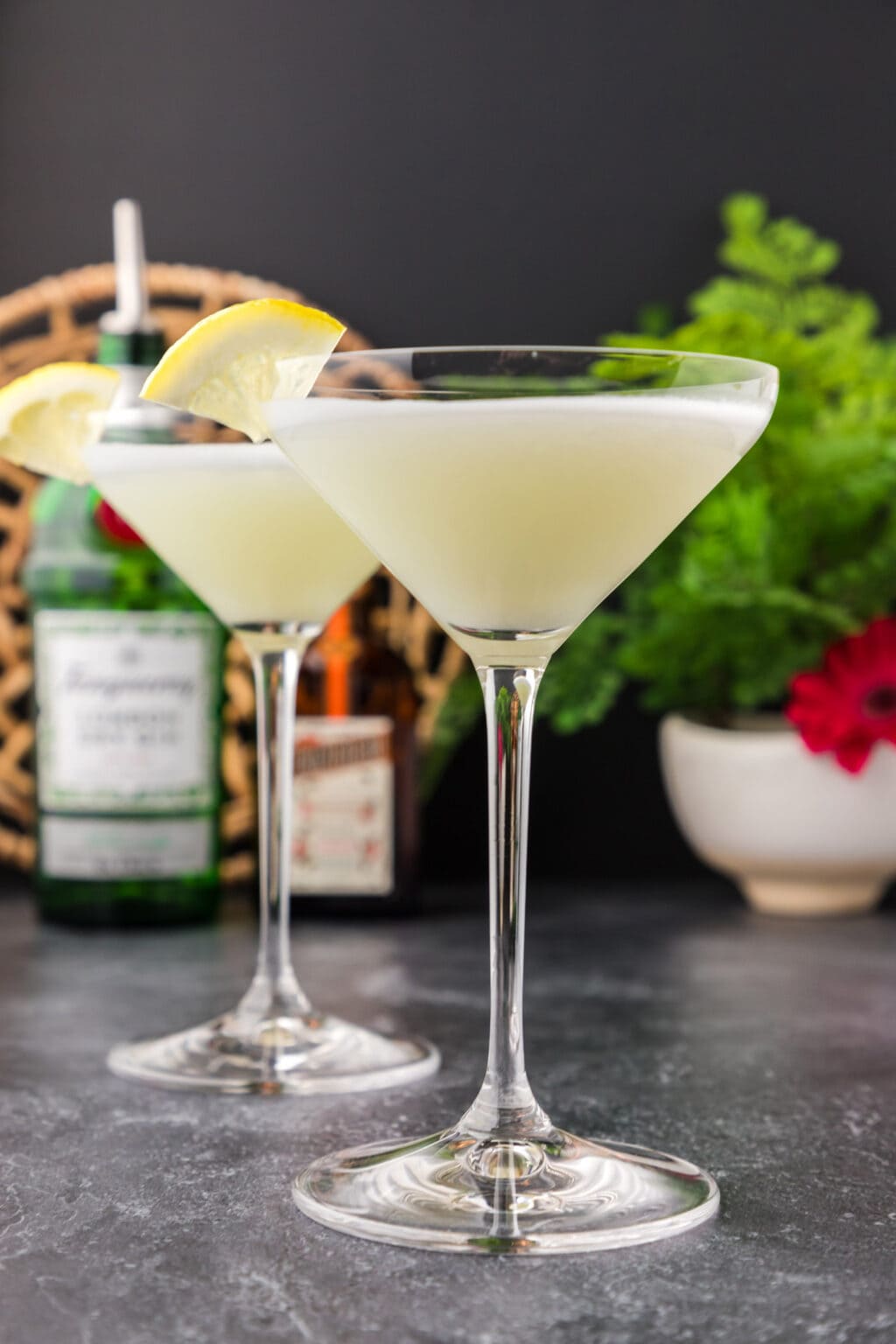 White Lady Cocktail - Amanda's Cookin' - Cocktails