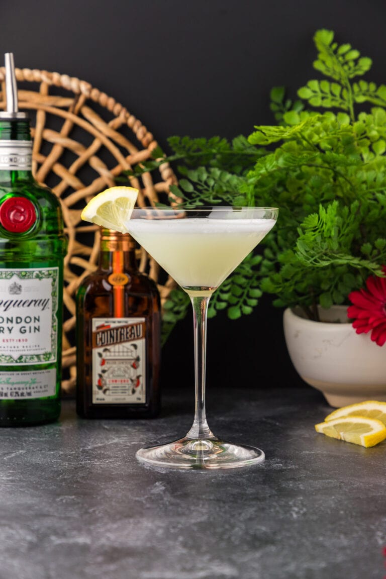 White Lady Cocktail - Amanda's Cookin' - Cocktails