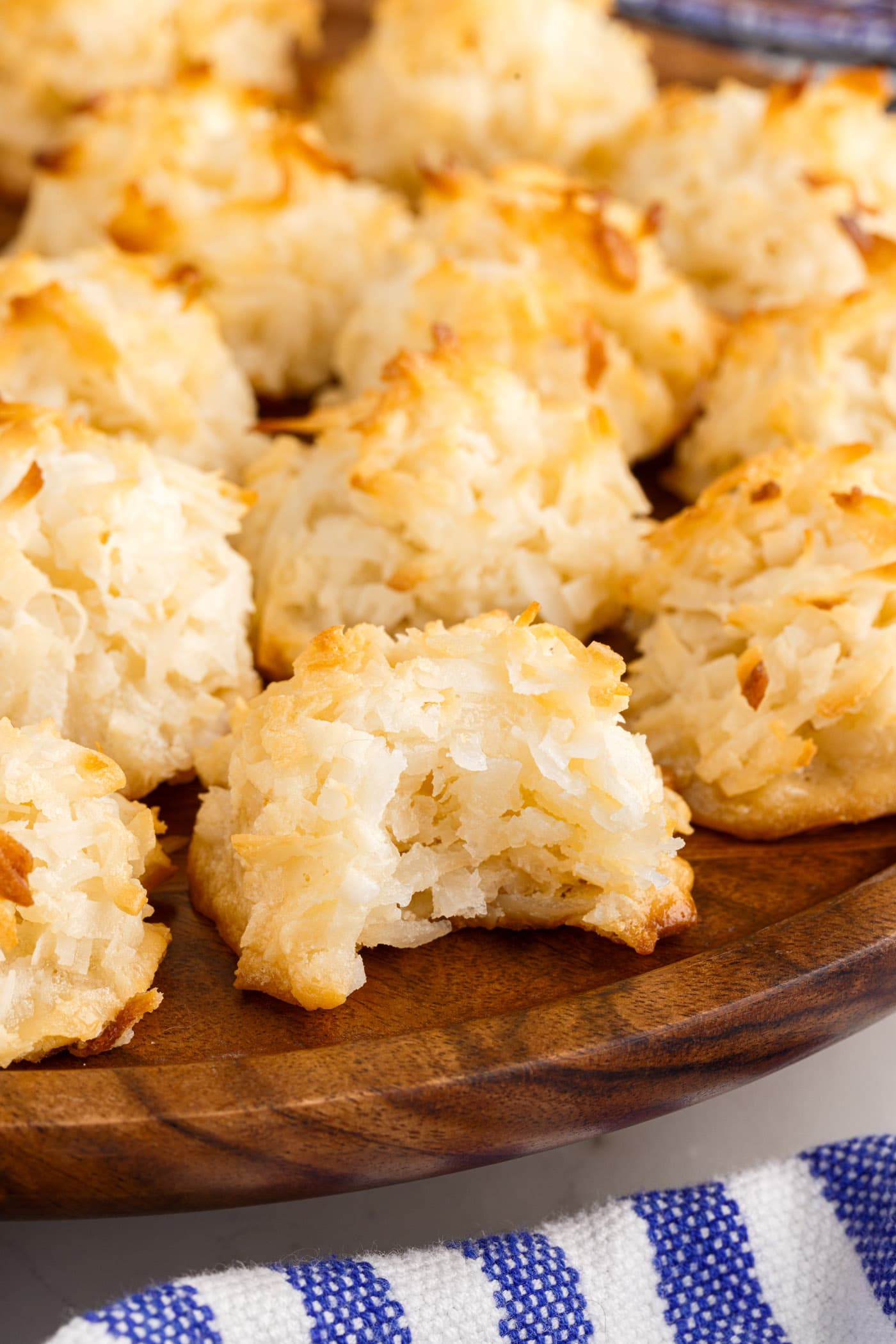 Coconut Macaroons - Amanda's Cookin' - Cookies, Brownies, & Bars