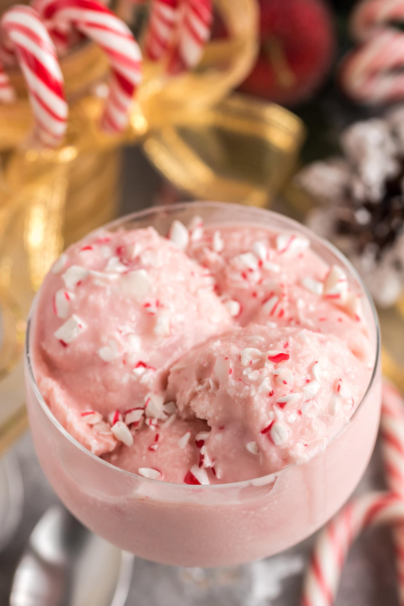 Peppermint Ice Cream - Amanda's Cookin' - Ice Cream & Frozen Treats