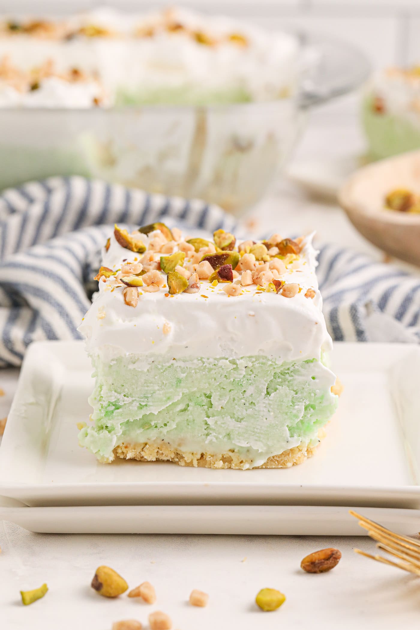 Pistachio Ice Cream Cake - Amanda's Cookin' - Ice Cream & Frozen Treats