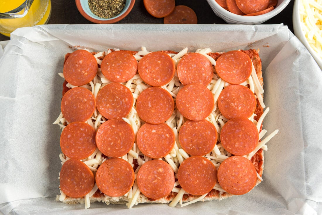 Pizza Sliders Recipe - Amanda's Cookin'