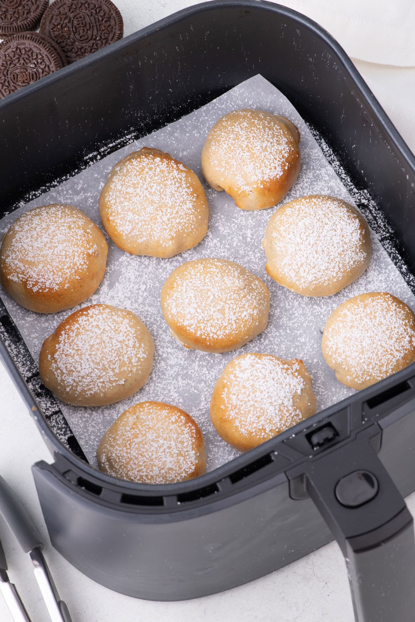 Air Fryer Oreos - Amanda's Cookin' - Air Fryer Recipes